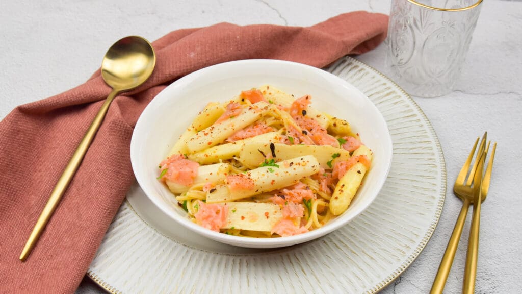 Spaghetti met asperges en gerookte zalm - EvieKookt