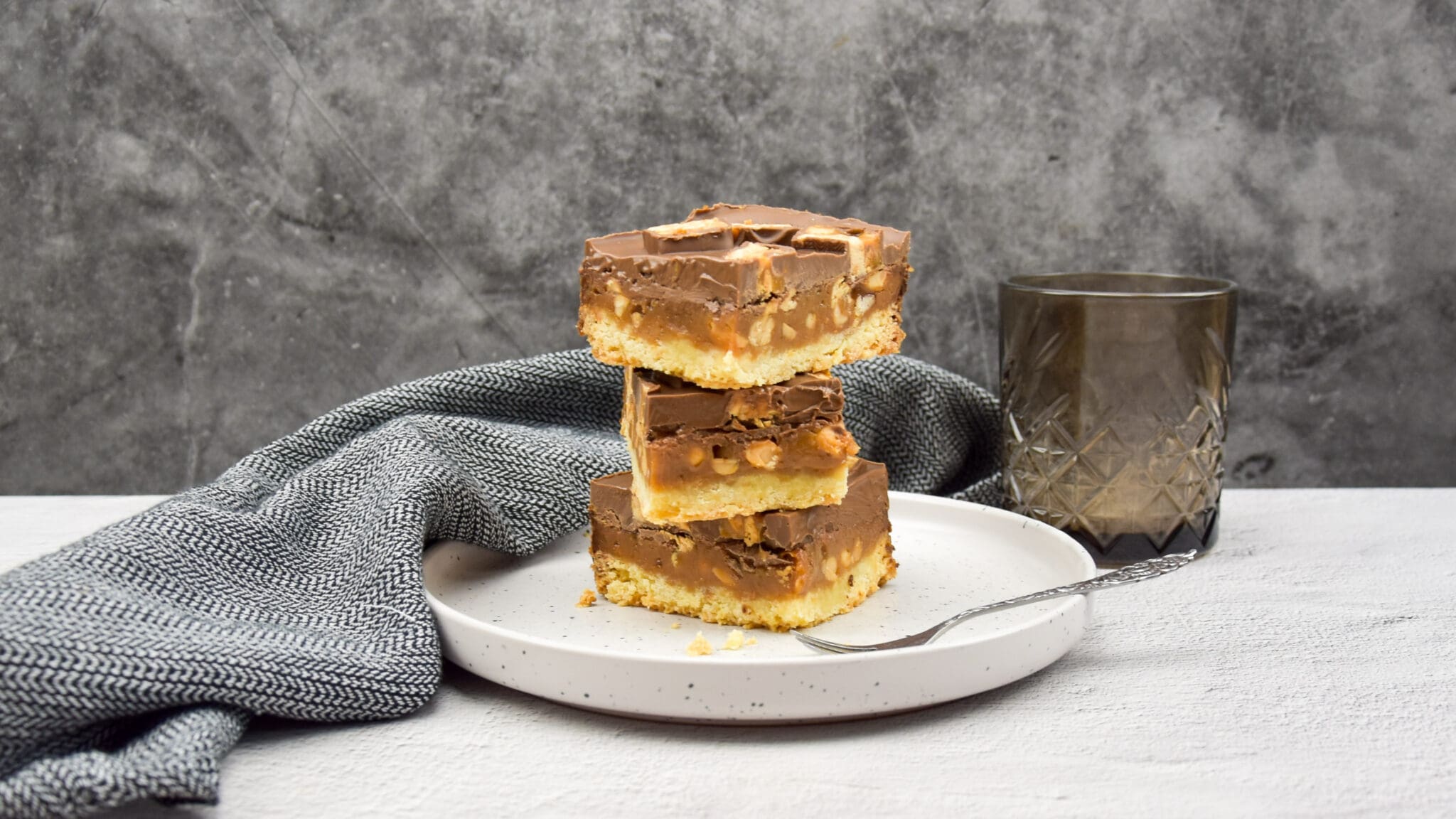Snickers millionaire's shortbread - EvieKookt